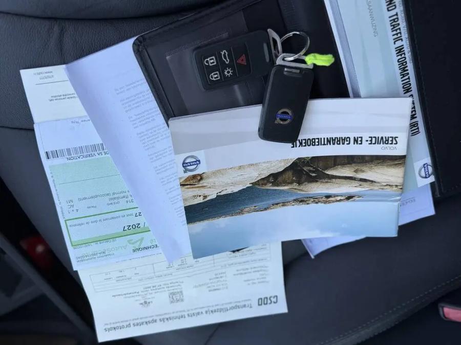Melns Volvo XC60 2012 Rīga, ar dzinēja tilpumu 2.00 L un nobraukumu 344 tūkst. km par 8700 €, foto 23 vietnē AUTOMOTO.COM.LV
