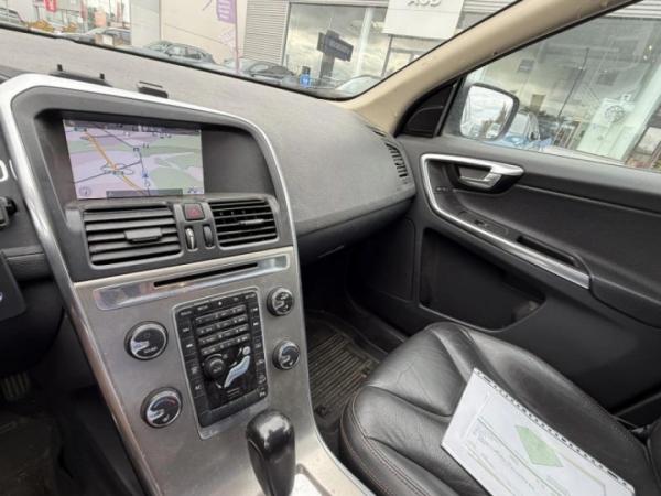 Melns Volvo XC60 2012 Rīga, ar dzinēja tilpumu 2.40 L un nobraukumu 279 tūkst. km par 11495 €, foto 9 vietnē AUTOMOTO.COM.LV