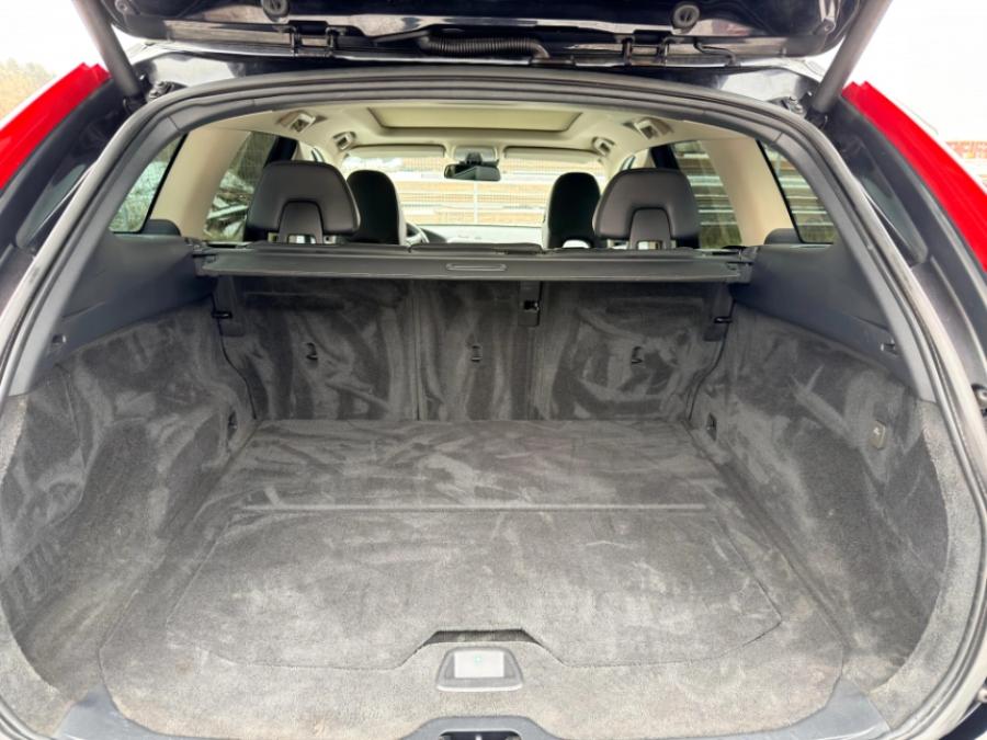 Melns Volvo XC60 2012 Rīga, ar dzinēja tilpumu 2.40 L un nobraukumu 279 tūkst. km par 11495 €, foto 7 vietnē AUTOMOTO.COM.LV