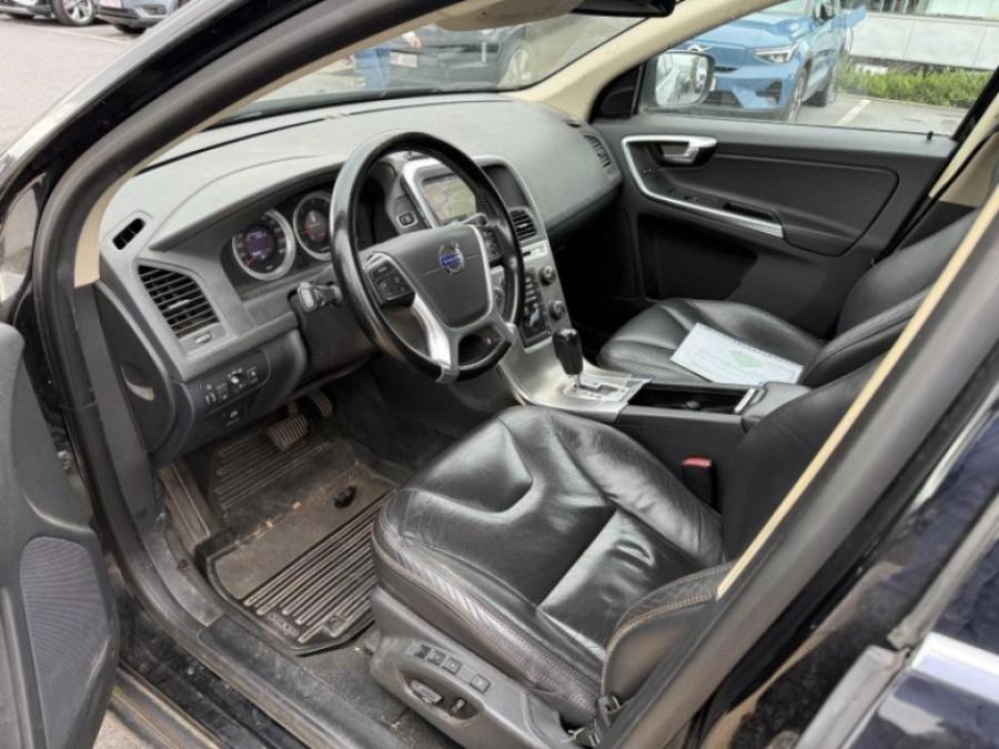 Melns Volvo XC60 2012 Rīga, ar dzinēja tilpumu 2.40 L un nobraukumu 279 tūkst. km par 11495 €, foto 8 vietnē AUTOMOTO.COM.LV
