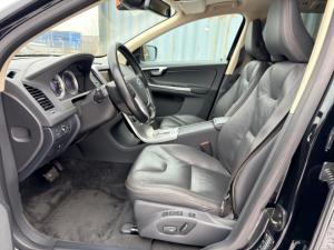 Melns Volvo XC60 2012 Rīga, ar dzinēja tilpumu 2.40 L un nobraukumu 279 tūkst. km par 11495 €, foto 18 vietnē AUTOMOTO.COM.LV