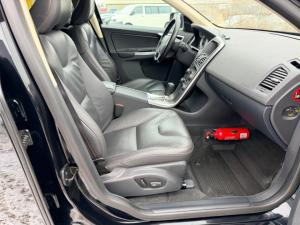 Melns Volvo XC60 2012 Rīga, ar dzinēja tilpumu 2.40 L un nobraukumu 279 tūkst. km par 11495 €, foto 21 vietnē AUTOMOTO.COM.LV