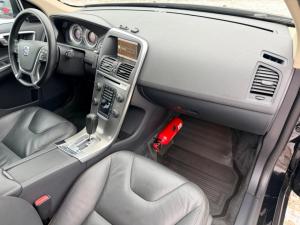 Melns Volvo XC60 2012 Rīga, ar dzinēja tilpumu 2.40 L un nobraukumu 279 tūkst. km par 11495 €, foto 22 vietnē AUTOMOTO.COM.LV