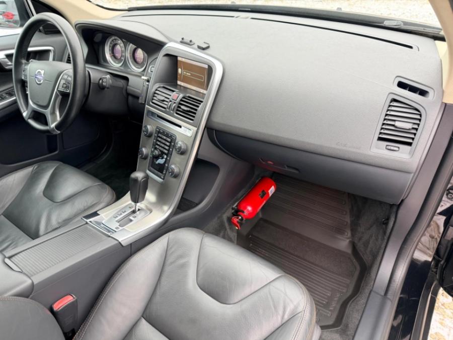 Melns Volvo XC60 2012 Rīga, ar dzinēja tilpumu 2.40 L un nobraukumu 279 tūkst. km par 11495 €, foto 22 vietnē AUTOMOTO.COM.LV