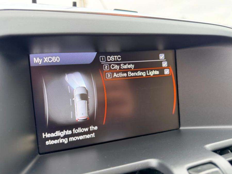 Melns Volvo XC60 2012 Rīga, ar dzinēja tilpumu 2.40 L un nobraukumu 279 tūkst. km par 11495 €, foto 26 vietnē AUTOMOTO.COM.LV