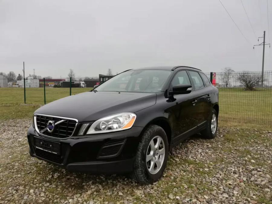 Black Volvo XC60 2012 in Saldus, with an engine capacity of 2.00 L and mileage of 268 thousand km for 9700 €, photo 1 on AUTOMOTO.COM.LV