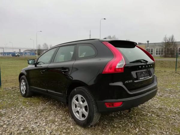 Melns Volvo XC60 2012 Saldus, ar dzinēja tilpumu 2.00 L un nobraukumu 268 tūkst. km par 9700 €, foto 4 vietnē AUTOMOTO.COM.LV