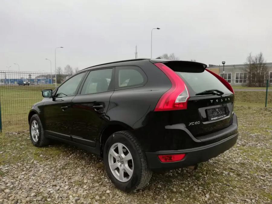 Black Volvo XC60 2012 in Saldus, with an engine capacity of 2.00 L and mileage of 268 thousand km for 9700 €, photo 5 on AUTOMOTO.COM.LV