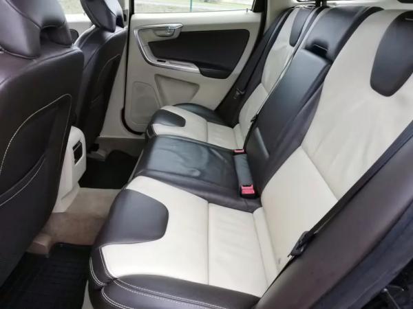 Melns Volvo XC60 2012 Saldus, ar dzinēja tilpumu 2.00 L un nobraukumu 268 tūkst. km par 9700 €, foto 6 vietnē AUTOMOTO.COM.LV