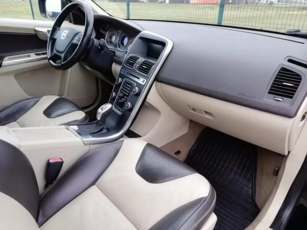 Melns Volvo XC60 2012 Saldus, ar dzinēja tilpumu 2.00 L un nobraukumu 268 tūkst. km par 9700 €, foto 8 vietnē AUTOMOTO.COM.LV