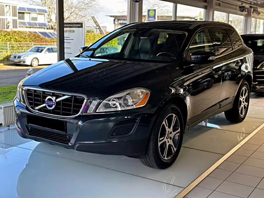 Melns Volvo XC60 2012 Rīga, ar dzinēja tilpumu 2.00 L un nobraukumu 227 tūkst. km par 9400 €, foto 3 vietnē AUTOMOTO.COM.LV