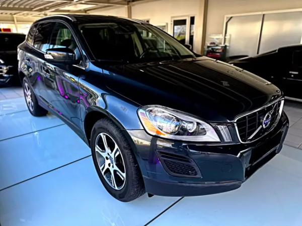 Melns Volvo XC60 2012 Rīga, ar dzinēja tilpumu 2.00 L un nobraukumu 227 tūkst. km par 9400 €, foto 4 vietnē AUTOMOTO.COM.LV