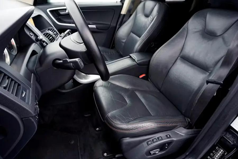 Melns Volvo XC60 2012 Rīga, ar dzinēja tilpumu 2.00 L un nobraukumu 227 tūkst. km par 9400 €, foto 11 vietnē AUTOMOTO.COM.LV