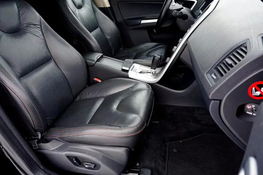 Melns Volvo XC60 2012 Rīga, ar dzinēja tilpumu 2.00 L un nobraukumu 227 tūkst. km par 9400 €, foto 12 vietnē AUTOMOTO.COM.LV