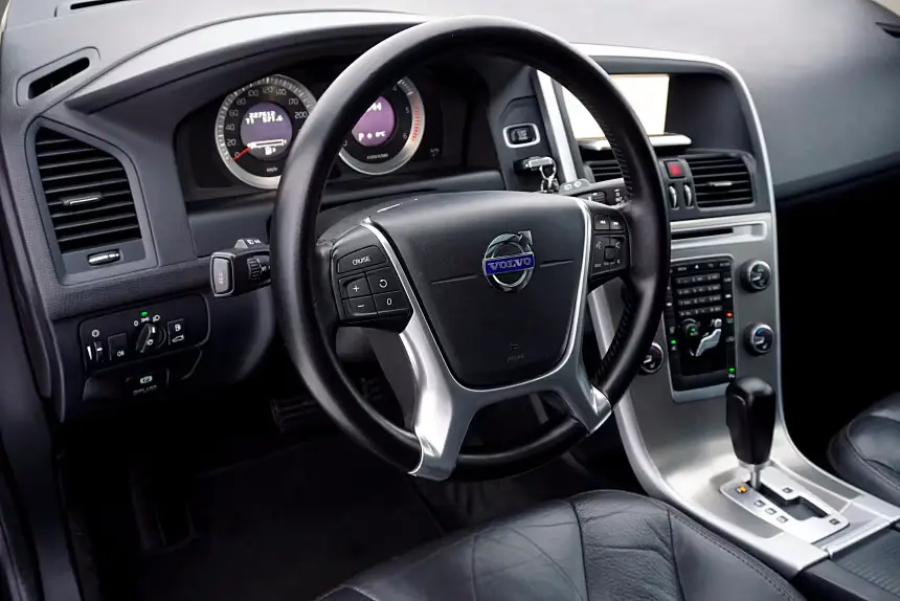 Melns Volvo XC60 2012 Rīga, ar dzinēja tilpumu 2.00 L un nobraukumu 227 tūkst. km par 9400 €, foto 13 vietnē AUTOMOTO.COM.LV