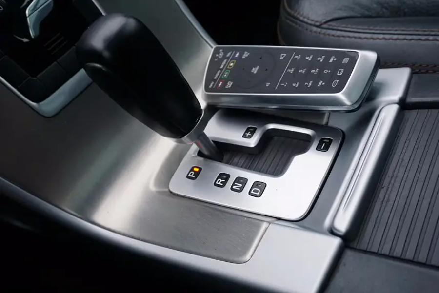 Melns Volvo XC60 2012 Rīga, ar dzinēja tilpumu 2.00 L un nobraukumu 227 tūkst. km par 9400 €, foto 16 vietnē AUTOMOTO.COM.LV