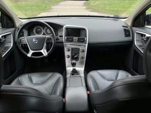 Black Volvo XC60 2012 in Riga, with an engine capacity of 2.00 L and mileage of 210 thousand km for 10800 €, photo 10 on AUTOMOTO.COM.LV