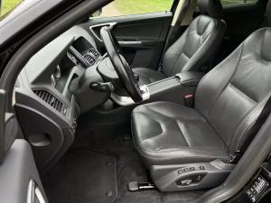 Black Volvo XC60 2012 in Riga, with an engine capacity of 2.00 L and mileage of 210 thousand km for 10800 €, photo 11 on AUTOMOTO.COM.LV