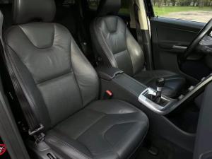 Black Volvo XC60 2012 in Riga, with an engine capacity of 2.00 L and mileage of 210 thousand km for 10800 €, photo 14 on AUTOMOTO.COM.LV