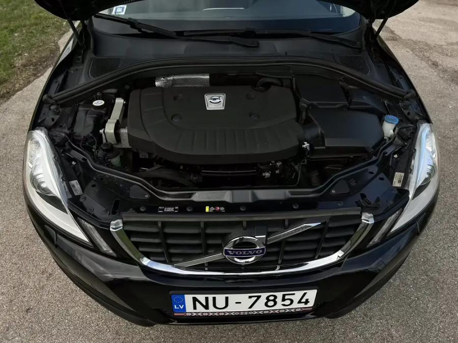 Black Volvo XC60 2012 in Riga, with an engine capacity of 2.00 L and mileage of 210 thousand km for 10800 €, photo 22 on AUTOMOTO.COM.LV