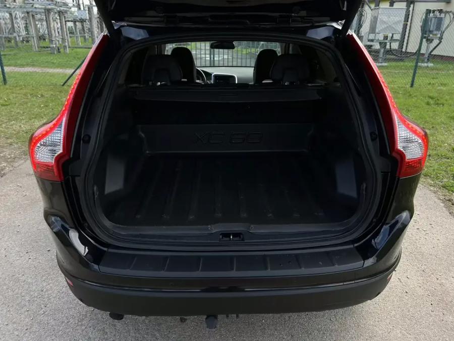 Black Volvo XC60 2012 in Riga, with an engine capacity of 2.00 L and mileage of 210 thousand km for 10800 €, photo 27 on AUTOMOTO.COM.LV