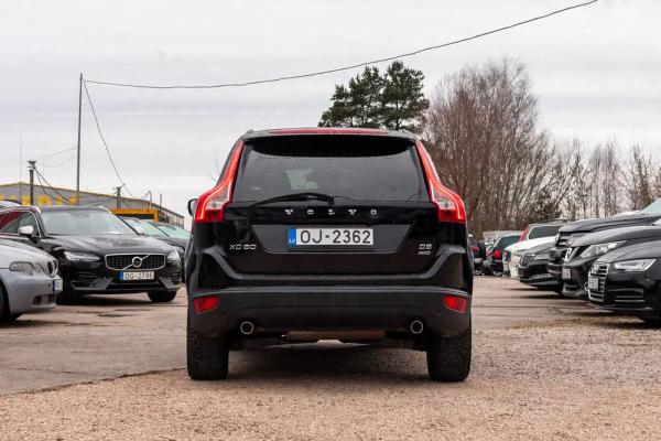 Melns Volvo XC60 2012 Rīga, ar dzinēja tilpumu 2.40 L un nobraukumu 279 tūkst. km par 10995 €, foto 6 vietnē AUTOMOTO.COM.LV