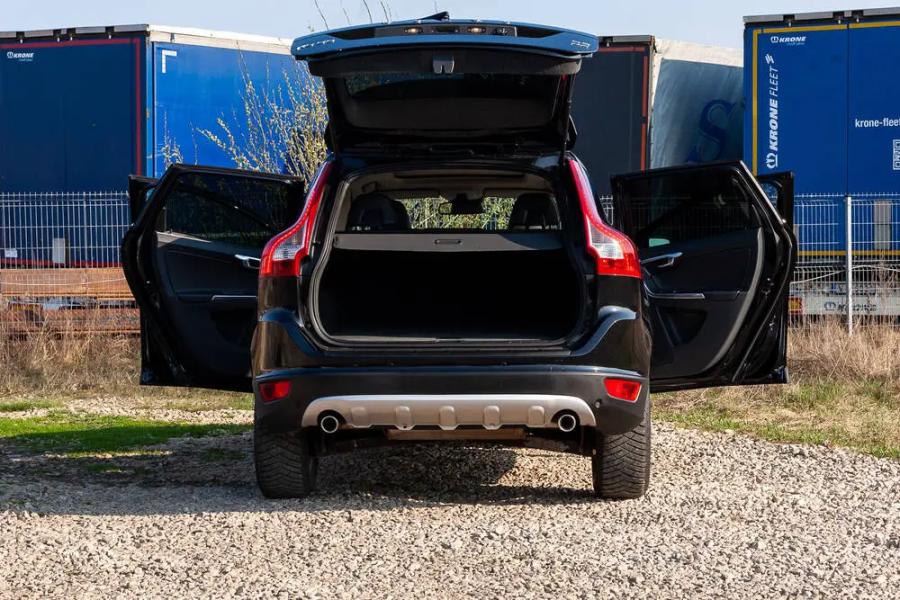Черный Вольво ХС60 2012 в Рига, объемом двигателя 2.40 л и пробегом 246 тыс. км за 8495 €, фото 6 на AUTOMOTO.COM.LV