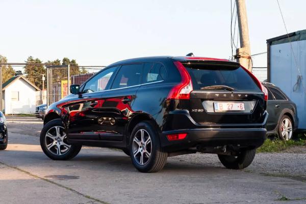 Melns Volvo XC60 2012 Rīga, ar dzinēja tilpumu 2.00 L un nobraukumu 270 tūkst. km par 10995 €, foto 2 vietnē AUTOMOTO.COM.LV
