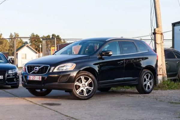 Melns Volvo XC60 2012 Rīga, ar dzinēja tilpumu 2.00 L un nobraukumu 270 tūkst. km par 10995 €, foto 3 vietnē AUTOMOTO.COM.LV