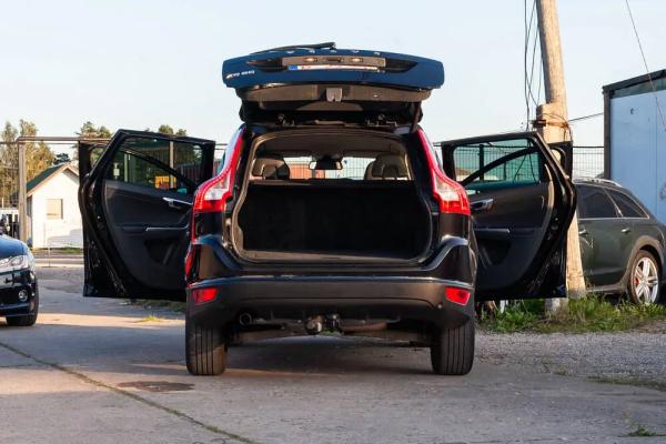 Melns Volvo XC60 2012 Rīga, ar dzinēja tilpumu 2.00 L un nobraukumu 270 tūkst. km par 10995 €, foto 5 vietnē AUTOMOTO.COM.LV
