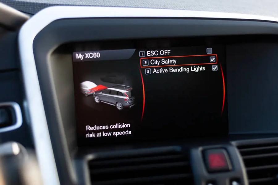 Черный Вольво ХС60 2012 в Рига, объемом двигателя 2.00 л и пробегом 270 тыс. км за 10995 €, фото 31 на AUTOMOTO.COM.LV
