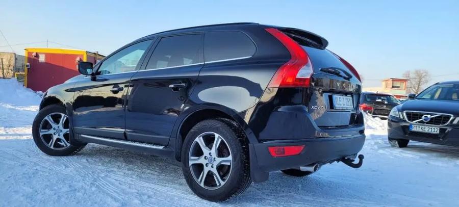 Melns Volvo XC60 2012 Rīga, ar dzinēja tilpumu 2.40 L un nobraukumu 295 tūkst. km par 11900 €, foto 4 vietnē AUTOMOTO.COM.LV