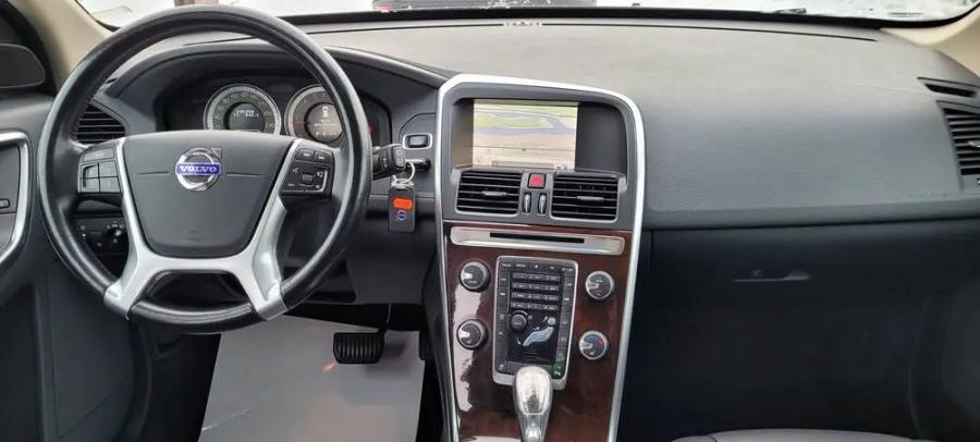 Melns Volvo XC60 2012 Rīga, ar dzinēja tilpumu 2.40 L un nobraukumu 295 tūkst. km par 11900 €, foto 9 vietnē AUTOMOTO.COM.LV