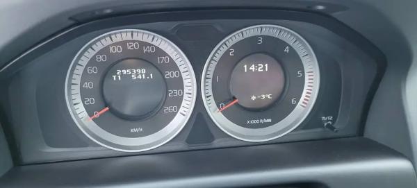 Melns Volvo XC60 2012 Rīga, ar dzinēja tilpumu 2.40 L un nobraukumu 295 tūkst. km par 11900 €, foto 9 vietnē AUTOMOTO.COM.LV