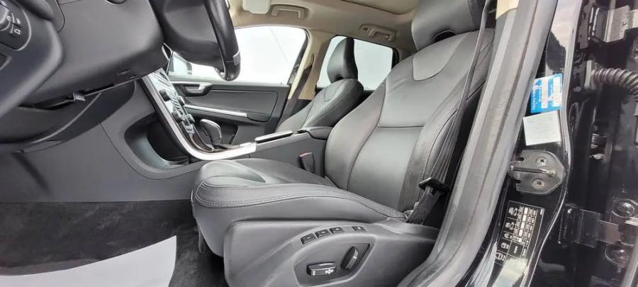 Melns Volvo XC60 2012 Rīga, ar dzinēja tilpumu 2.40 L un nobraukumu 295 tūkst. km par 11900 €, foto 13 vietnē AUTOMOTO.COM.LV