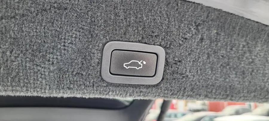 Melns Volvo XC60 2012 Rīga, ar dzinēja tilpumu 2.40 L un nobraukumu 295 tūkst. km par 11900 €, foto 23 vietnē AUTOMOTO.COM.LV