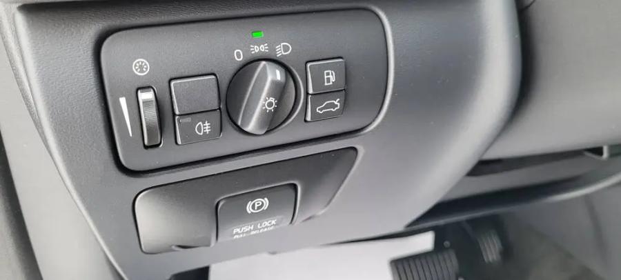 Melns Volvo XC60 2012 Rīga, ar dzinēja tilpumu 2.40 L un nobraukumu 295 tūkst. km par 11900 €, foto 25 vietnē AUTOMOTO.COM.LV