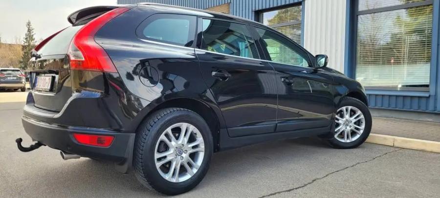 Black Volvo XC60 2012 in Riga, with an engine capacity of 2.40 L and mileage of 304 thousand km for 10990 €, photo 6 on AUTOMOTO.COM.LV