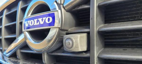 Black Volvo XC60 2012 in Riga, with an engine capacity of 2.40 L and mileage of 304 thousand km for 10990 €, photo 8 on AUTOMOTO.COM.LV