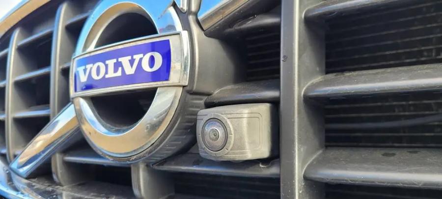 Black Volvo XC60 2012 in Riga, with an engine capacity of 2.40 L and mileage of 304 thousand km for 10990 €, photo 9 on AUTOMOTO.COM.LV