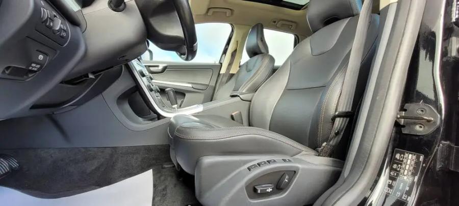 Black Volvo XC60 2012 in Riga, with an engine capacity of 2.40 L and mileage of 304 thousand km for 10990 €, photo 22 on AUTOMOTO.COM.LV