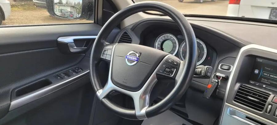 Black Volvo XC60 2012 in Riga, with an engine capacity of 2.40 L and mileage of 304 thousand km for 10990 €, photo 30 on AUTOMOTO.COM.LV