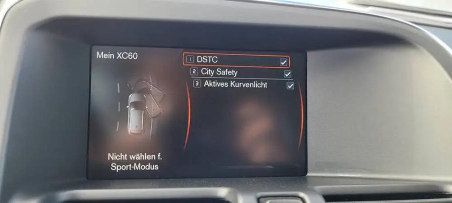 Black Volvo XC60 2012 in Riga, with an engine capacity of 2.40 L and mileage of 304 thousand km for 10990 €, photo 32 on AUTOMOTO.COM.LV