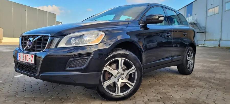 Black Volvo XC60 2012 in Riga, with an engine capacity of 2.40 L and mileage of 309 thousand km for 10900 €, photo 3 on AUTOMOTO.COM.LV