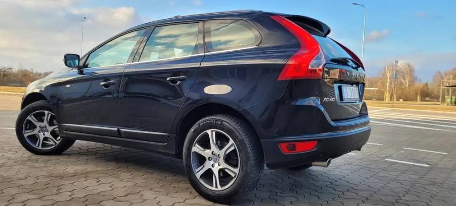 Black Volvo XC60 2012 in Riga, with an engine capacity of 2.40 L and mileage of 309 thousand km for 10900 €, photo 7 on AUTOMOTO.COM.LV
