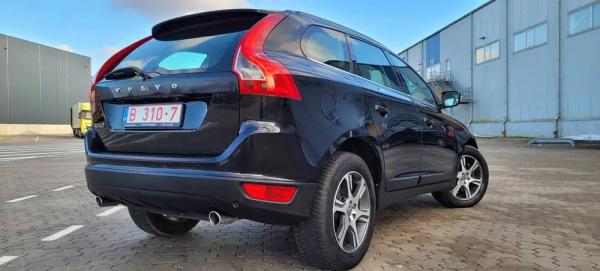 Black Volvo XC60 2012 in Riga, with an engine capacity of 2.40 L and mileage of 309 thousand km for 10900 €, photo 7 on AUTOMOTO.COM.LV