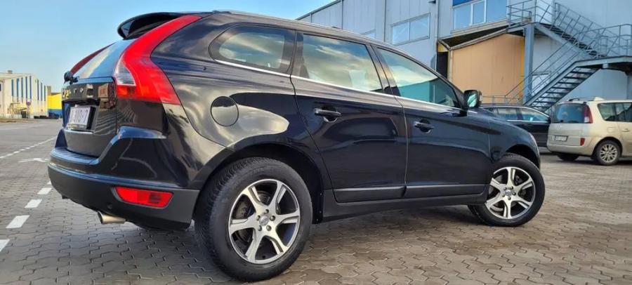 Black Volvo XC60 2012 in Riga, with an engine capacity of 2.40 L and mileage of 309 thousand km for 10900 €, photo 10 on AUTOMOTO.COM.LV