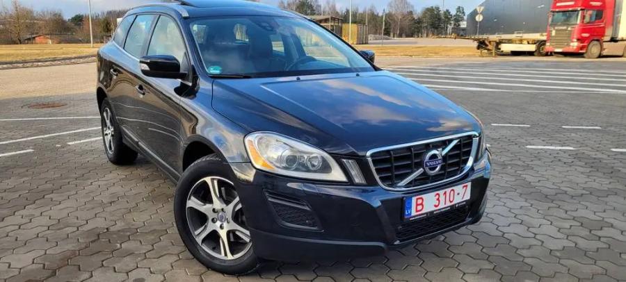 Black Volvo XC60 2012 in Riga, with an engine capacity of 2.40 L and mileage of 309 thousand km for 10900 €, photo 11 on AUTOMOTO.COM.LV
