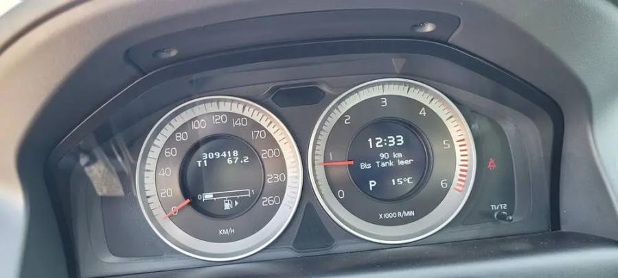 Black Volvo XC60 2012 in Riga, with an engine capacity of 2.40 L and mileage of 309 thousand km for 10900 €, photo 20 on AUTOMOTO.COM.LV
