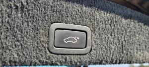 Black Volvo XC60 2012 in Riga, with an engine capacity of 2.40 L and mileage of 309 thousand km for 10900 €, photo 22 on AUTOMOTO.COM.LV